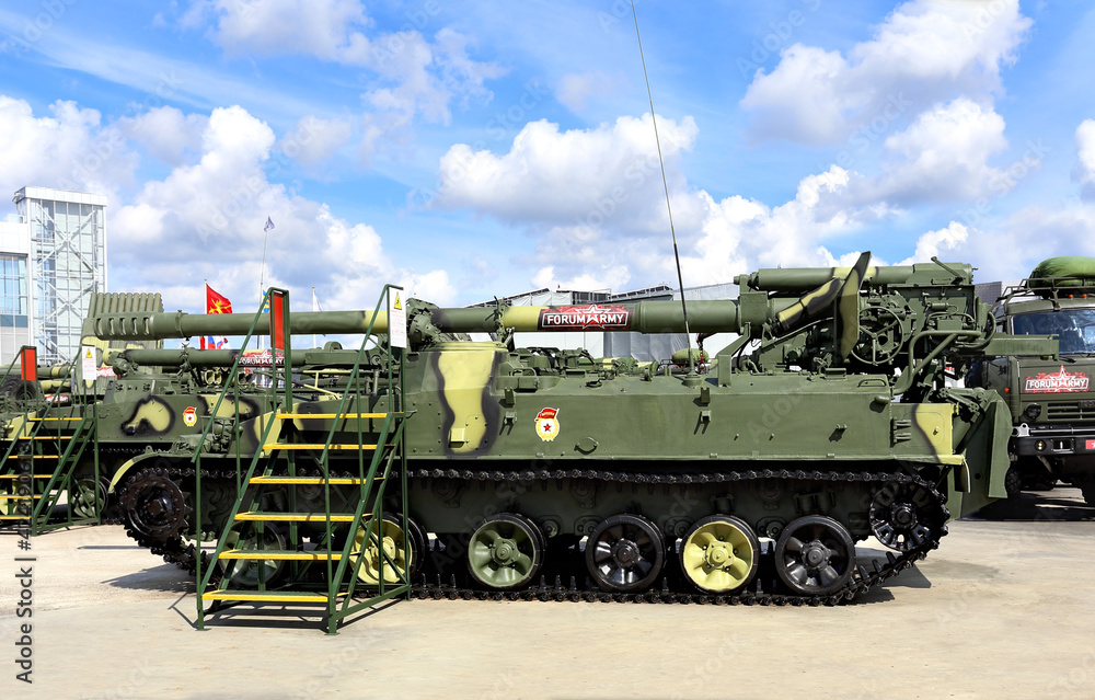 Russian self-propelled artillery gun Stock Photo | Adobe Stock