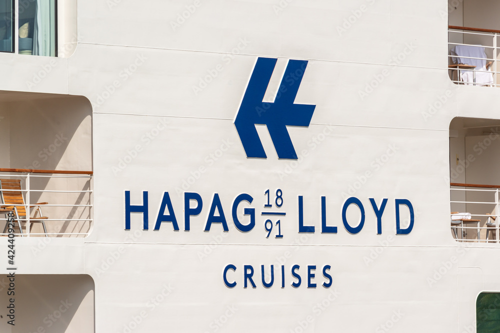 Logo eines Kreuzfahrtschiff der Reederei Hapag LLoyd Cruises Stock ...