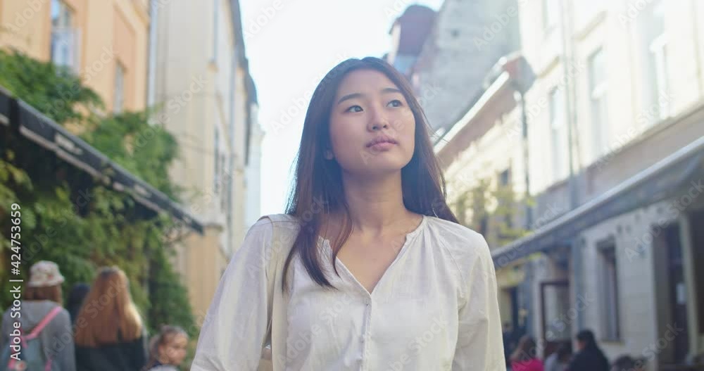 Vidéo Stock Charming young lady walking around streets of old European ...