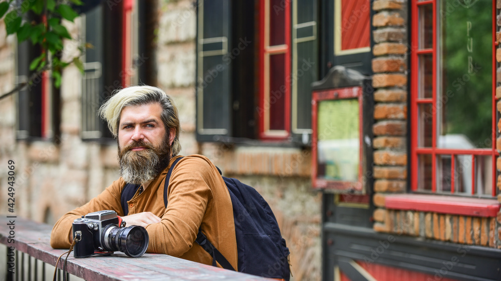 Handheld shooting. man photographer do shooting session. Shooting day ...