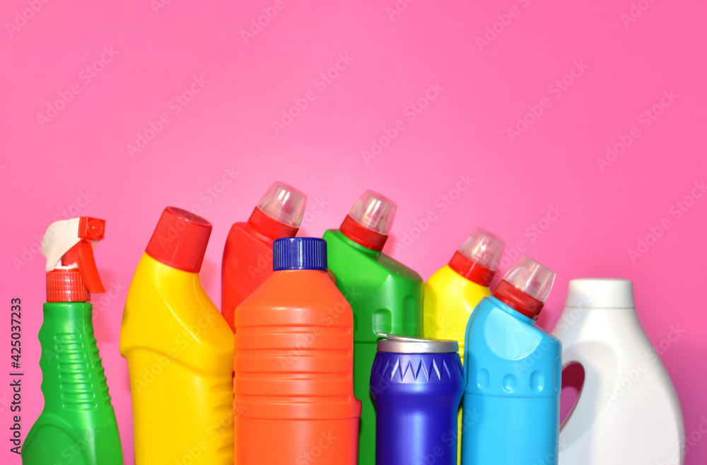 Detergent bottles on pink background. Detergents and laundry for ...