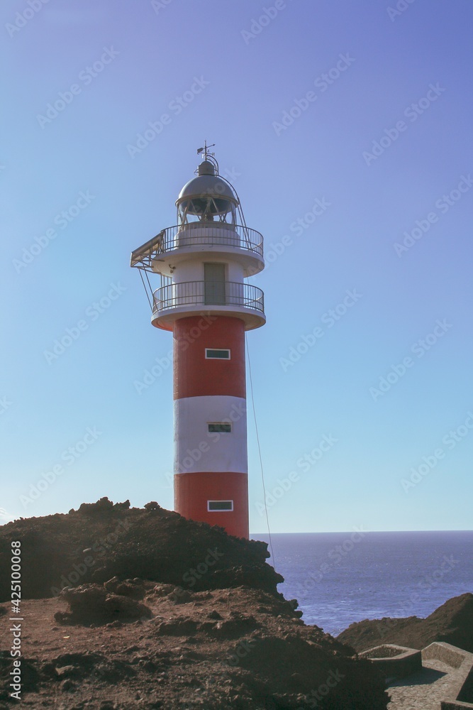 Faro de Punta de Teno, construido en 1893 en la isla de Tenerife. Faro ...