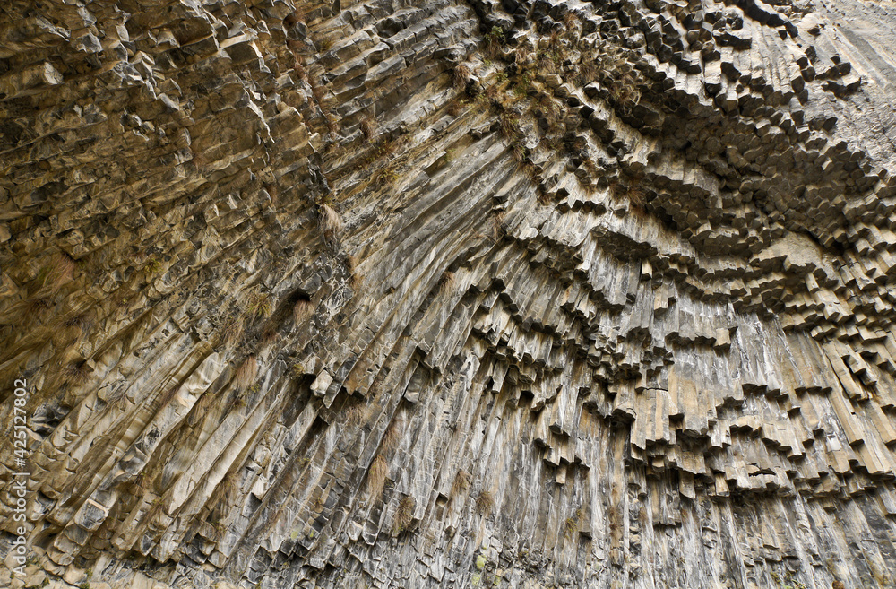 Foto de Geological formation of octagonal basalt columns in Garni Gorge ...