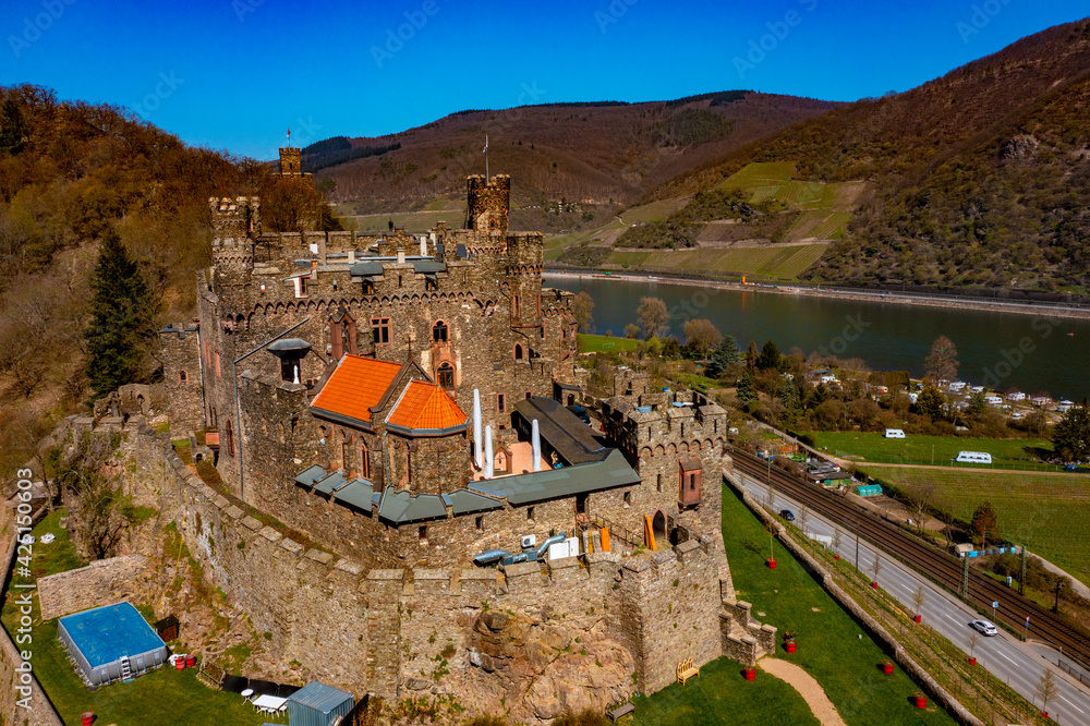Burg Reichenstein Luftbildaufnahmen | Hochauflösende Luftbilder von der ...