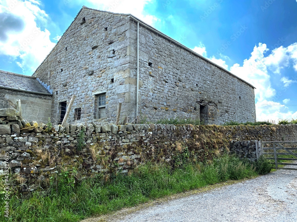Old stone barn, next to a dry stone wall, in the heart of the Yorkshire ...