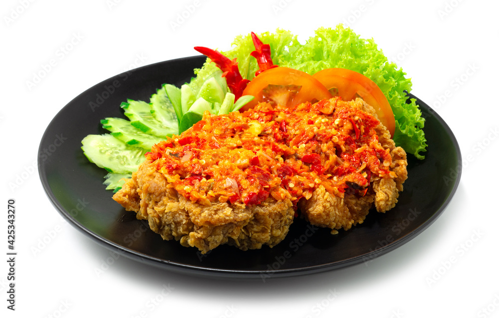 Foto de Ayam Geprek is an Indonesian Food crispy fried chicken with hot ...
