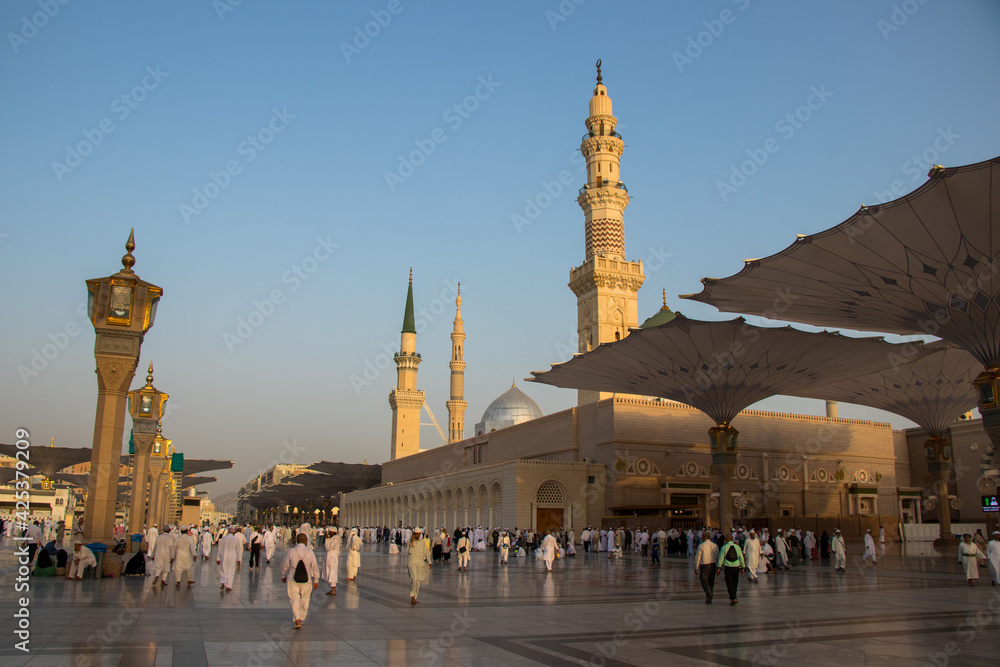 Medina, Masjid al Nabawi. Muslim pilgrims visiting the beautiful Nabawi ...