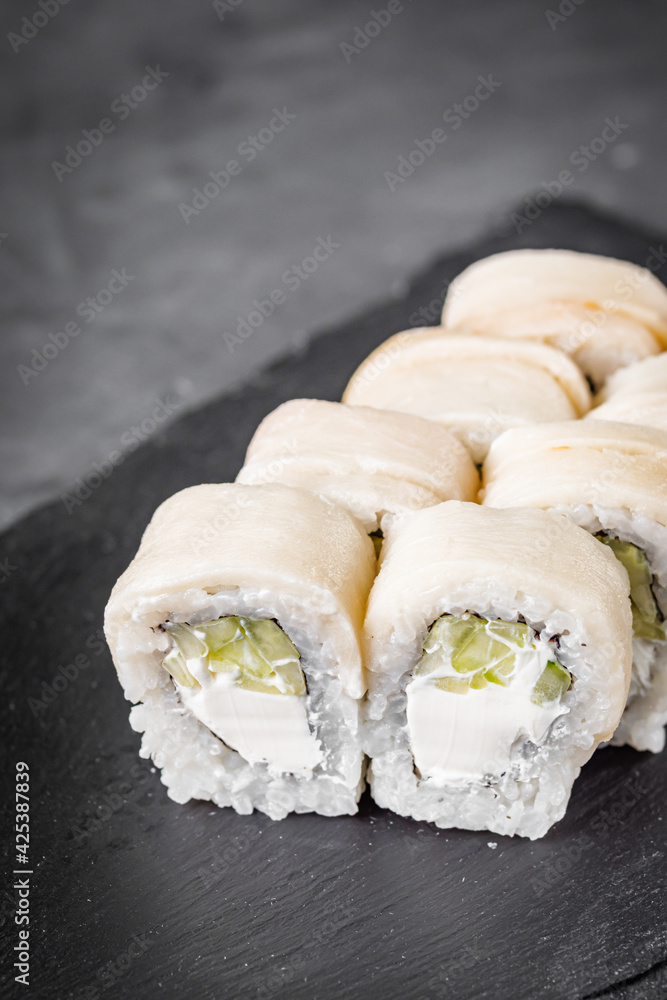 Escolar Sushi Roll