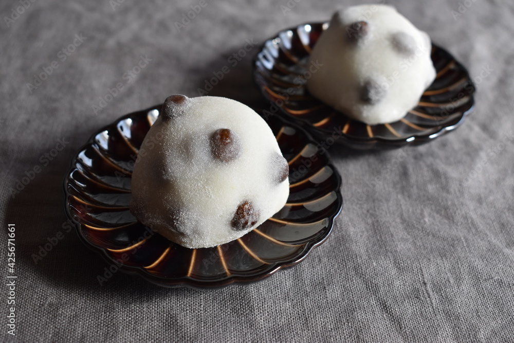 Mame-daifuku (Round rice cake with beans, Japanese confection) Stock ...