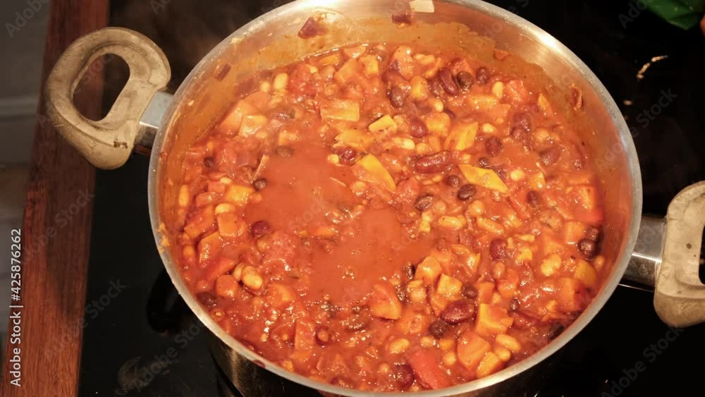 Time lapse of a tomato bean dish as it simmers with occasional stirring ...