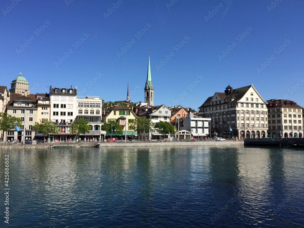 The Limmat River and the Limmatquai waterfront promenade in Zürich ...