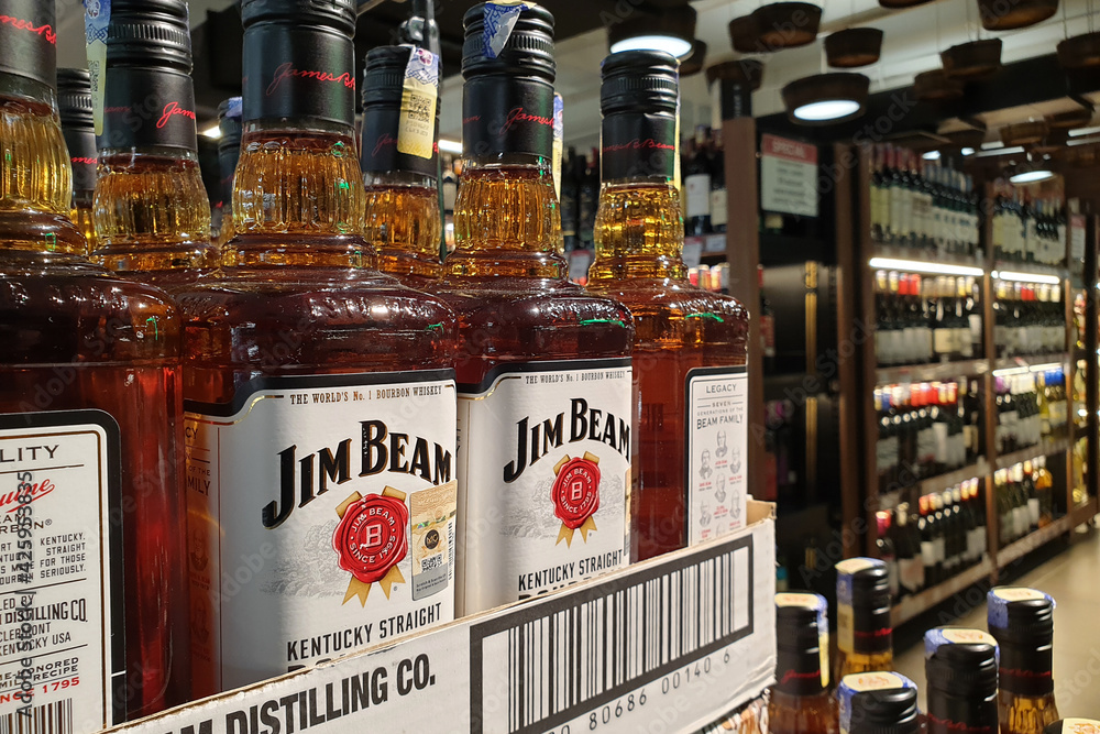 Jim Beam Kentucky Borubon Whiskey on store shelves in a Mercato Grocery ...