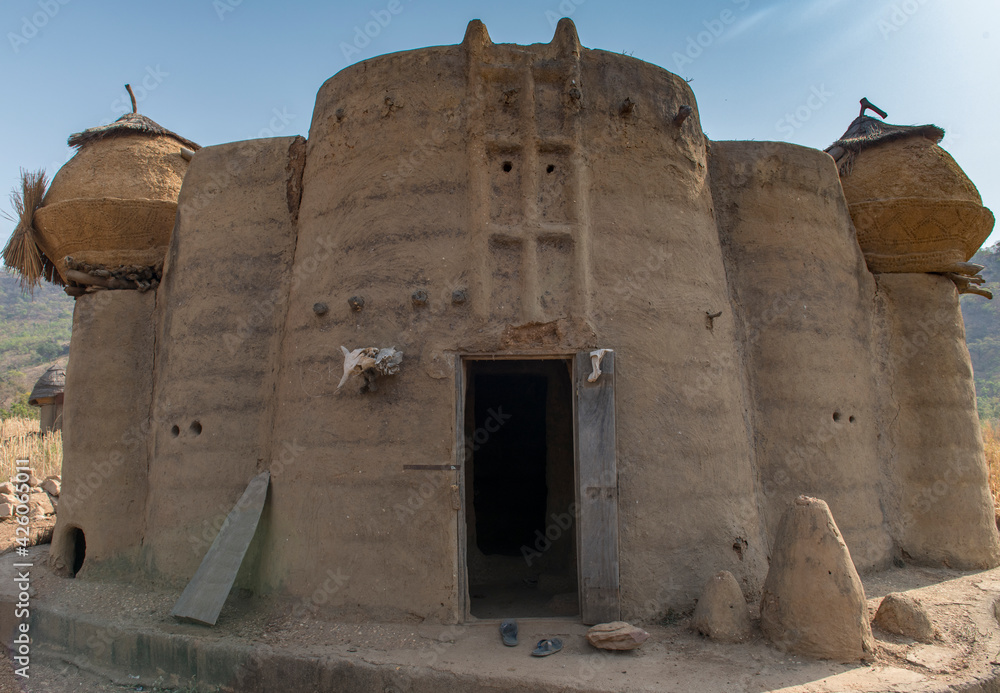Earth tower house, called takienta, of Batammariba people in ...