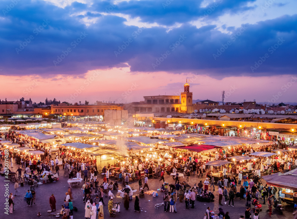 Jemaa el-Fnaa (Jemaa el-Fna) at dusk, square and market in the Old ...