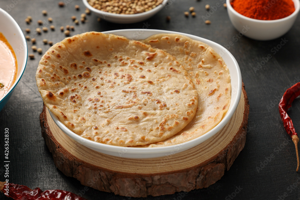 Foto de Aloo Paratha , parantha , roti , chapati with melting butter ...