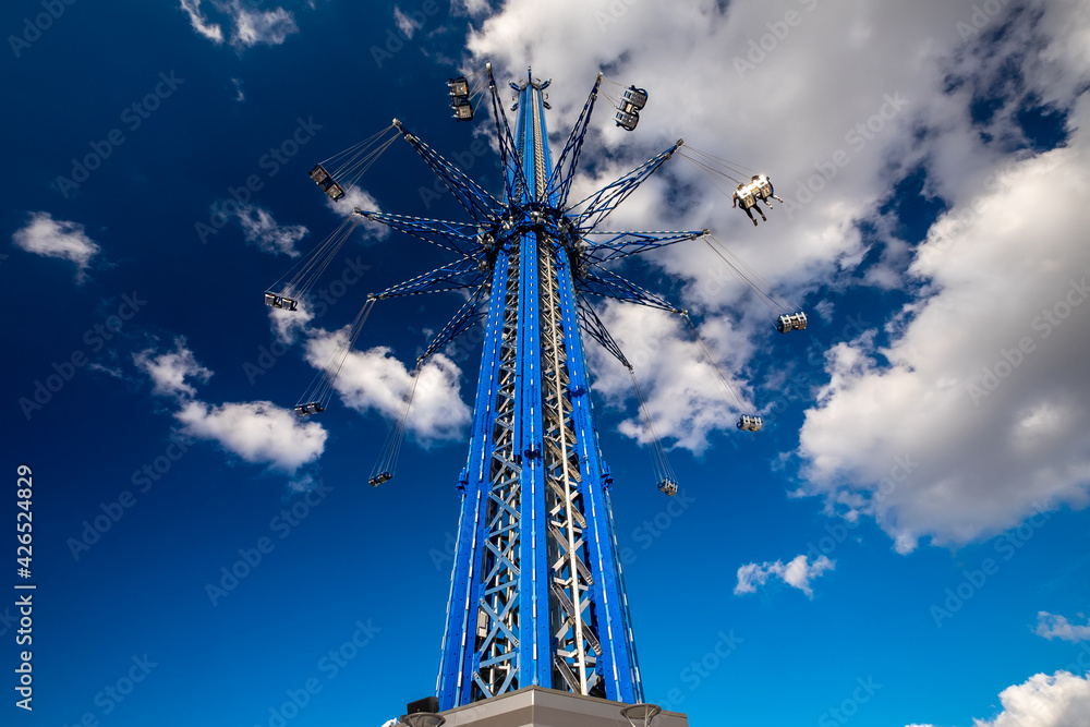 Orlando, Florida, US - April 2021: Orlando Starflyer is the tallest ...