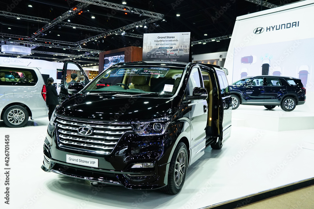 Foto de Bangkok, Thailand - 26 March 2021: HYUNDAI H1 GRAND STAREX VIP ...