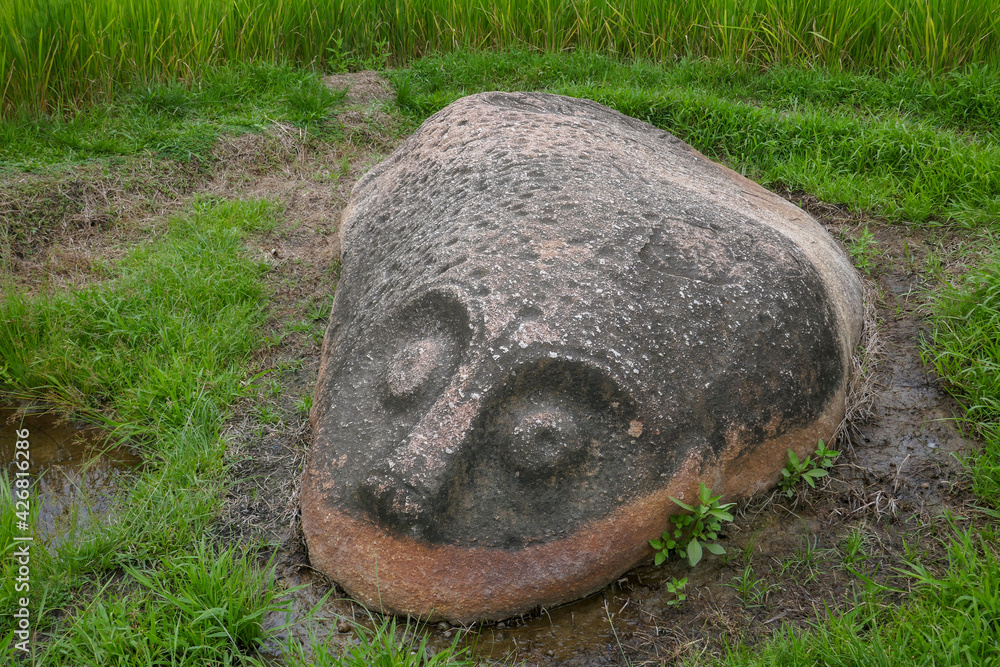 Fotka „Closeup view of the face of mysterious ancient megalith known as ...