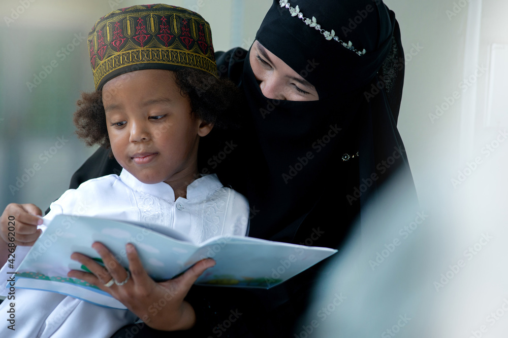 Muslim mother teaches her son to read Arabic, relationship between ...