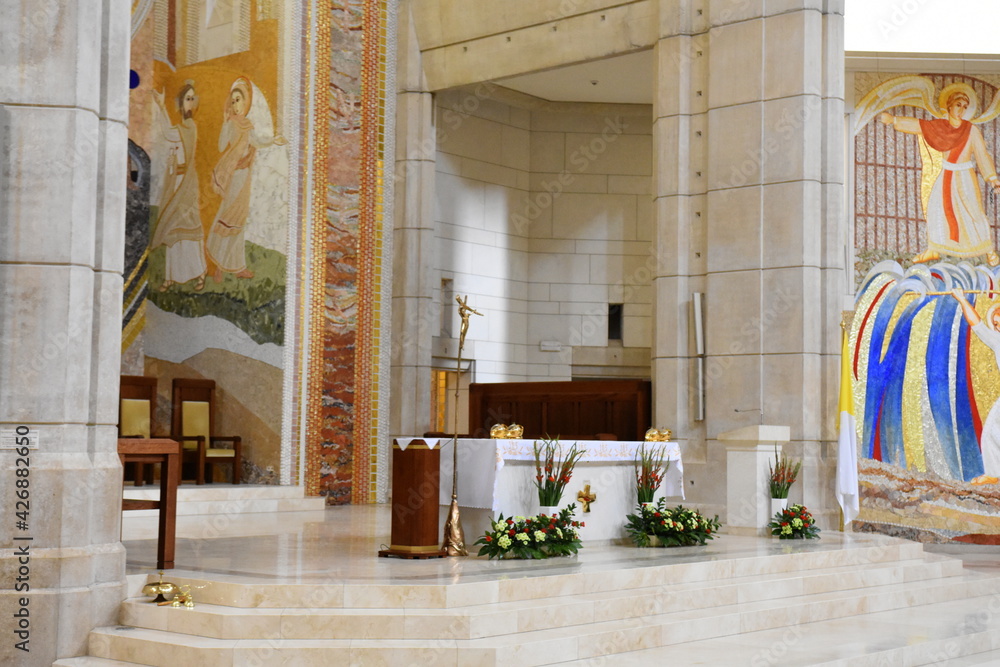 Foto de Sanctuary of Saint John Paul II in Łagiewniki in Krakow, a pilgrimage center do Stock ...
