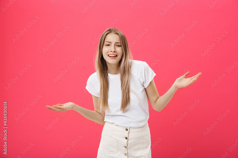 Displeased female model with freckled skin, raises eyebrows and frowns ...