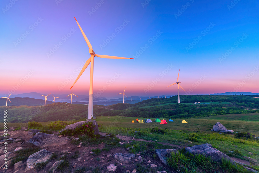 Sunrise The wind turbine field seonjaryeong mountain,seoul korea. foto ...