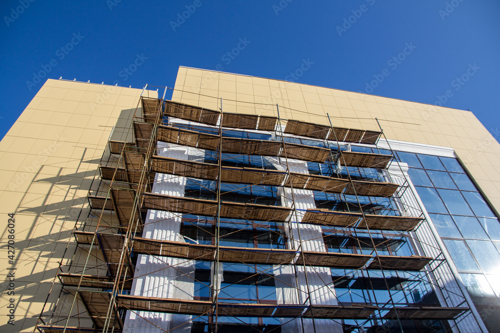 The wall of a building under construction according to the ventilated ...