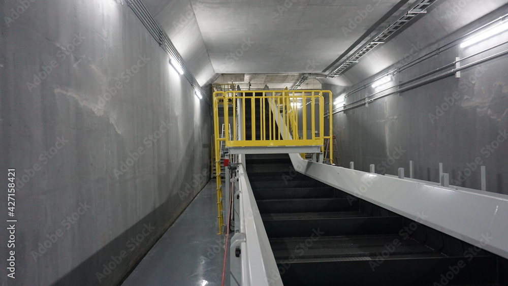 Access ladder and platform with guardrail of the underground metal ...