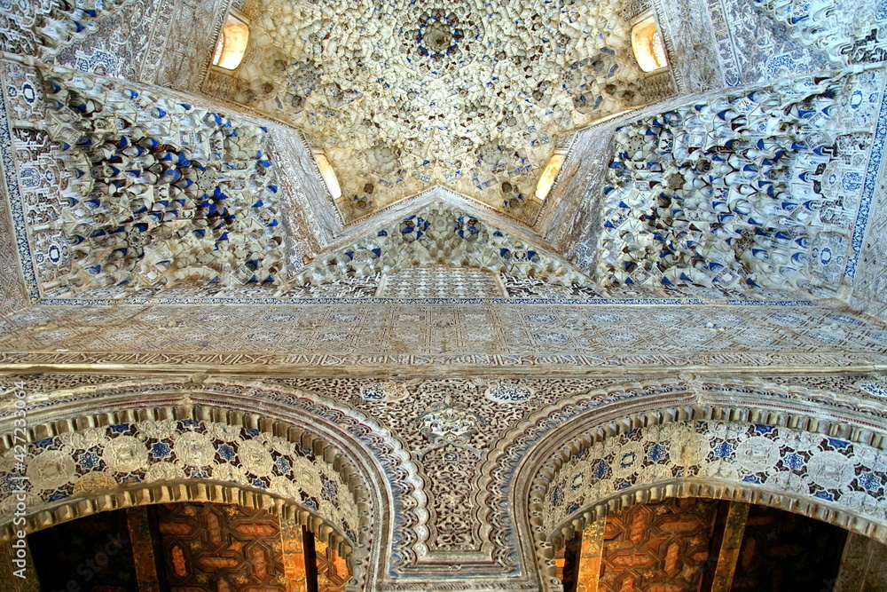 Ceiling in Alhambra Palace in Granada. Nasrid Palace, islamic art ...
