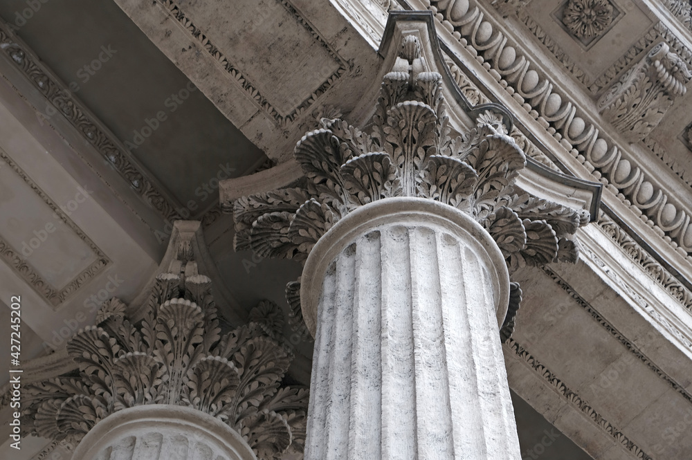 Stockfoto med beskrivningen Classic architectural column. Details of ...