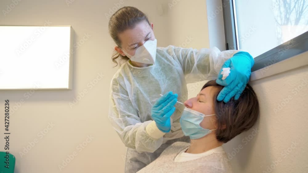 Medical Nurse in Gloves and Mask, test for suspected coronavirus ...