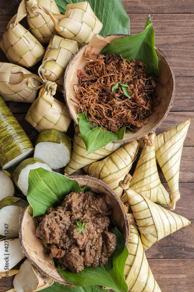 Traditional Malay food available during the fasting month / Popular ...