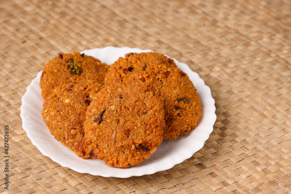 Parippu vada Kerala Snacks lentil dal fritters Vadai, Vadei popular ...