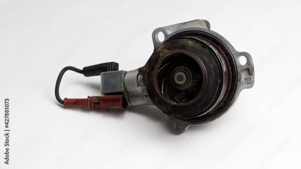 Video „A proven modern car pump in the cooling system with a ...