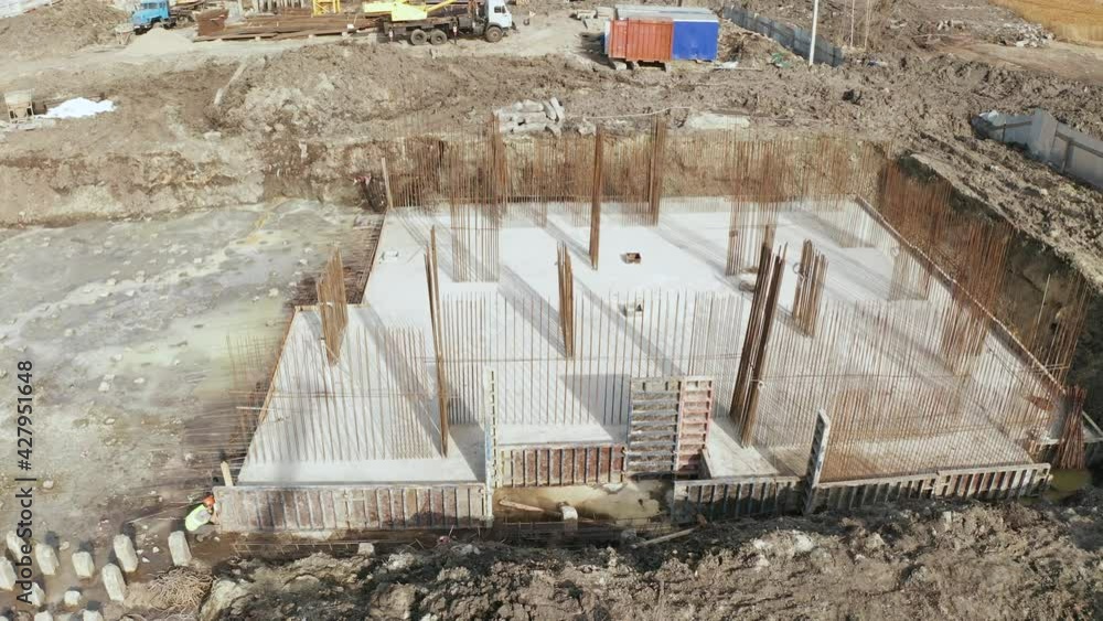 Reinforcing steel bars for building armature. Concrete foundations and ...