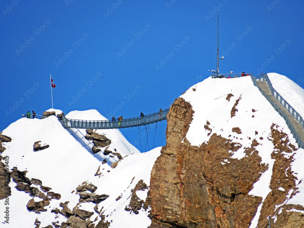 Peak walk on the Suspension bridge between two mountain peaks (Travel ...