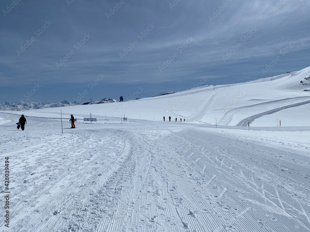 Glacier Walk - Marked glacier trail from Scex Rouge station to Quille ...