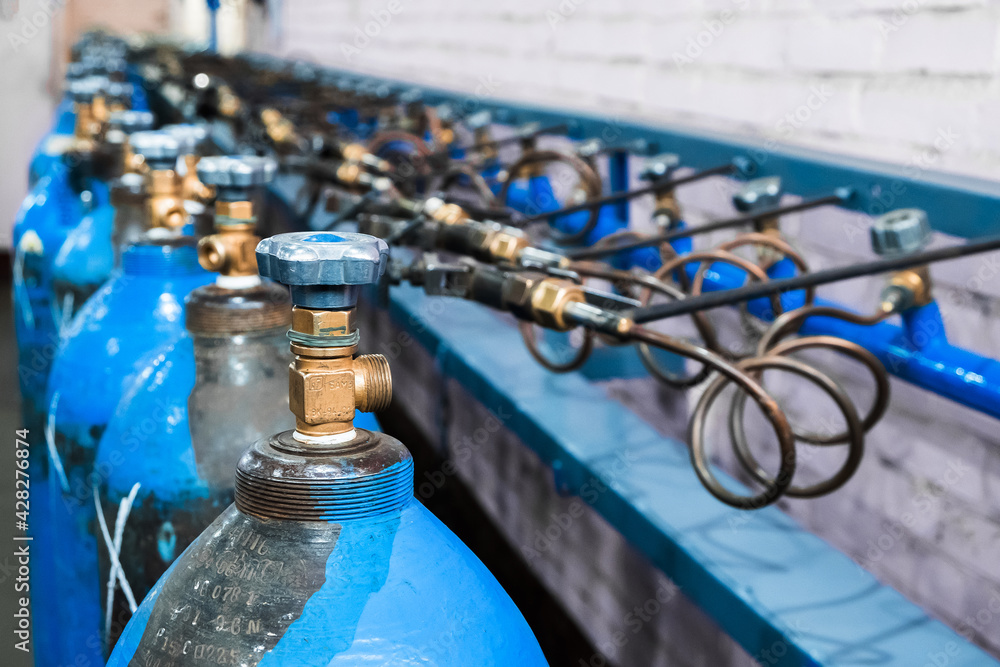 Foto de Oxygen cylinder with compressed gas. Blue Oxygen tanks for ...