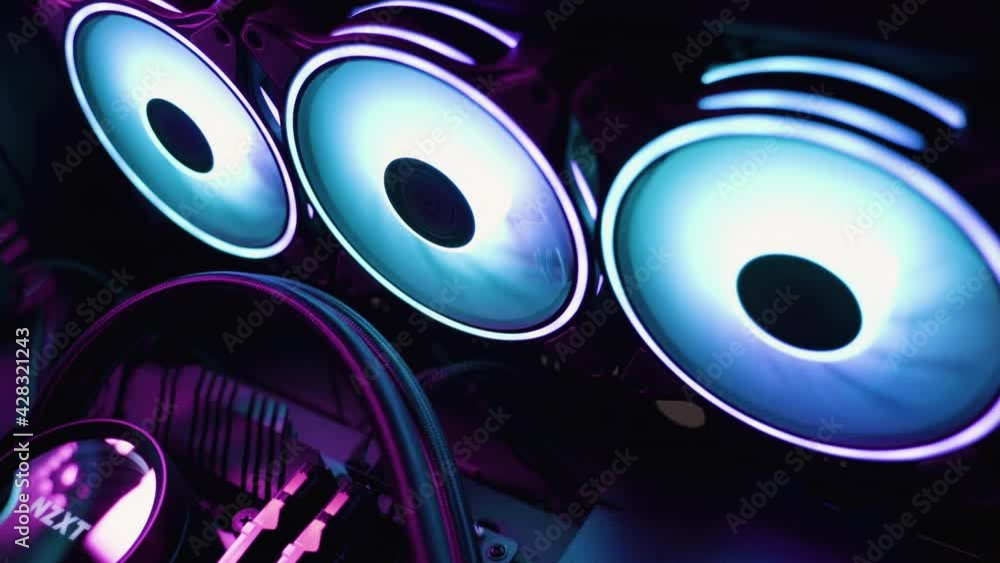 Gaming PC rig with liquid cooling setup and full RGB light inside vídeo ...