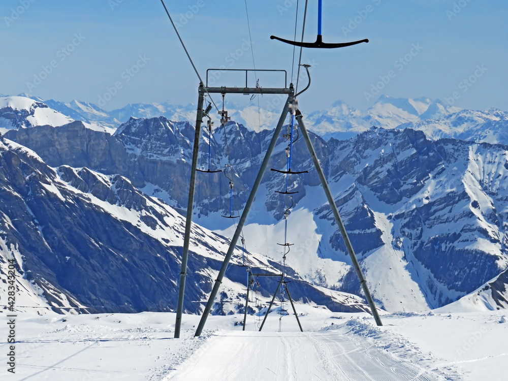 T-bar ski lift (Platter - Button lift) or Téléski à archets (à ...