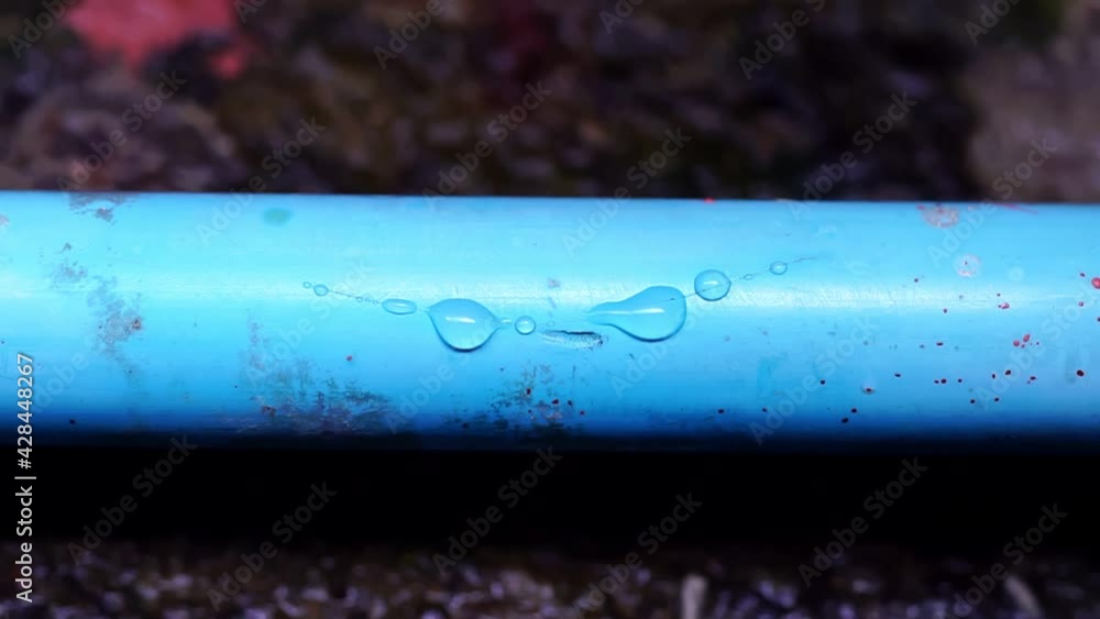 Leaked PVC pipe with leaked water. vídeo do Stock | Adobe Stock