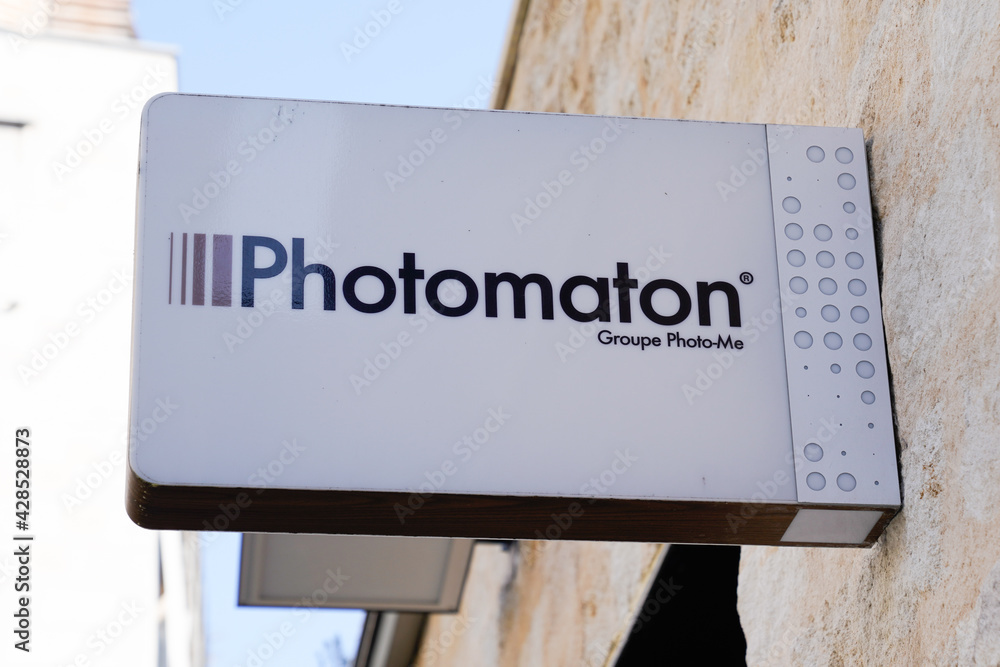 photomaton logo sign and brand text of Photo booths terminals for ...