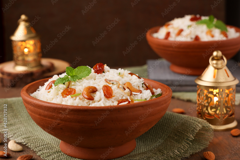 Chicken biryani Spicy Indian Malabar biryani Hyderabadi biryani, Dum ...