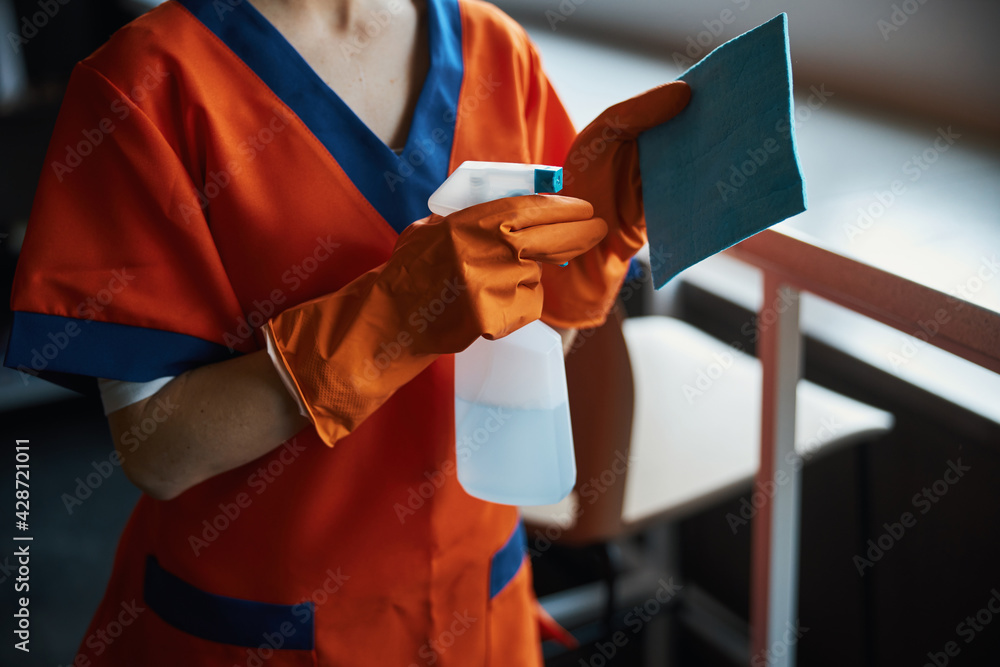 Female cleaner using a plastic spray bottle for the clean-up Stock ...