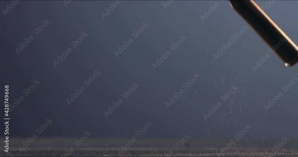 Vidéo Stock SUPER SLOW MOTION Empty machine gun shells falling on a ...