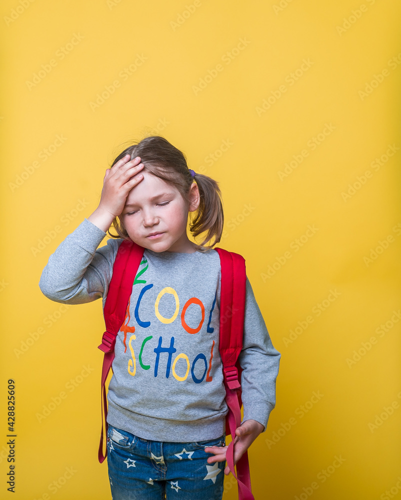 Beautiful kid girl wearing school bag and casual clothes isolated over ...