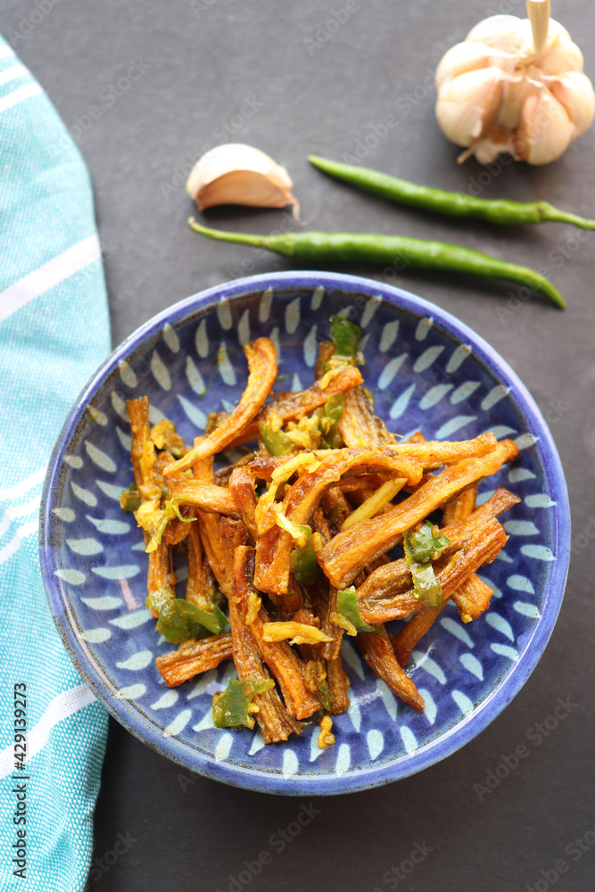 Dry Bombay duck fried with chili and garlic. Dried Bombay duck masala ...