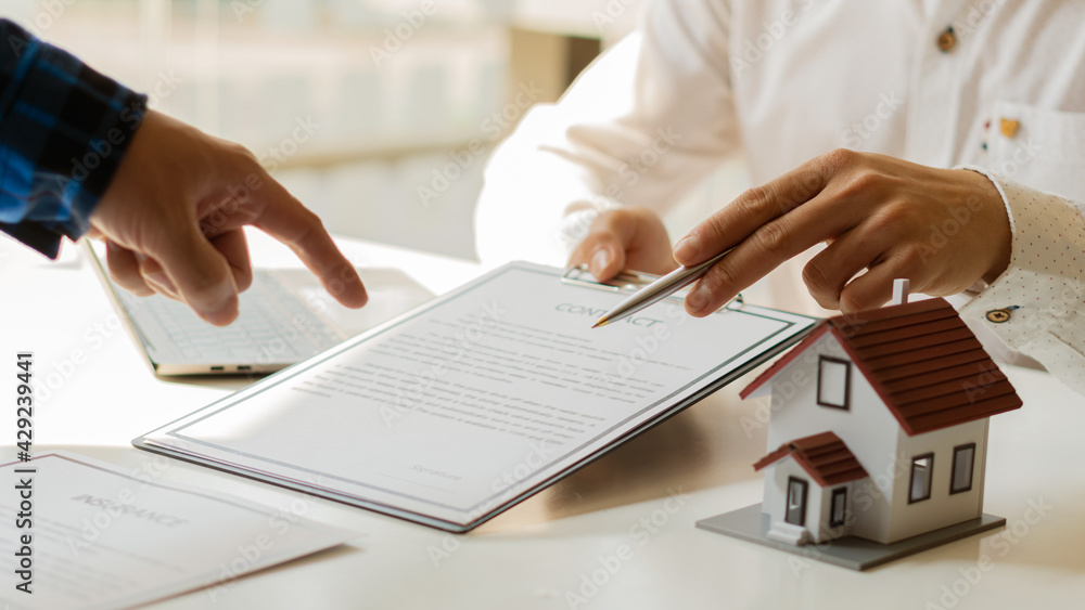 Real estate agents are introducing house forms and contract documents ...