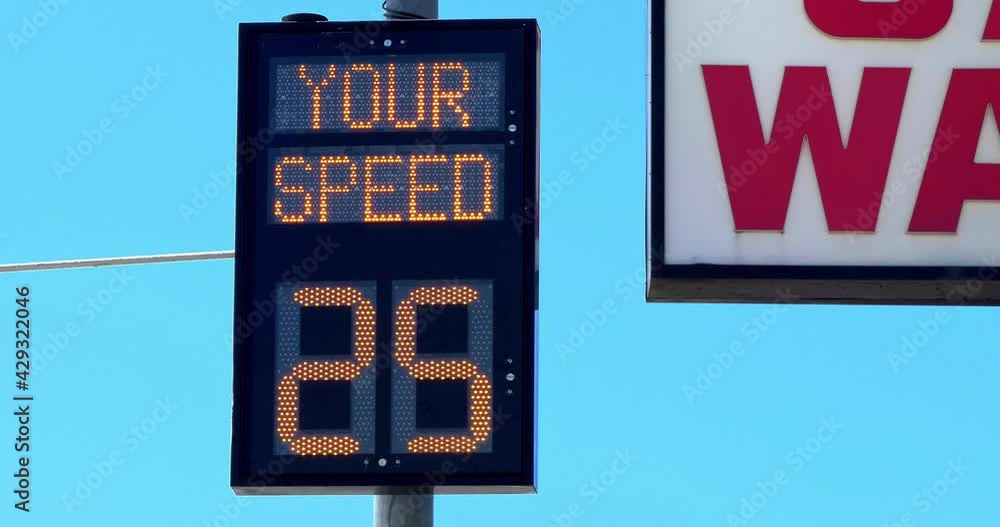 Vídeo do Stock: Solar digital speed radar display sign shows traffic ...