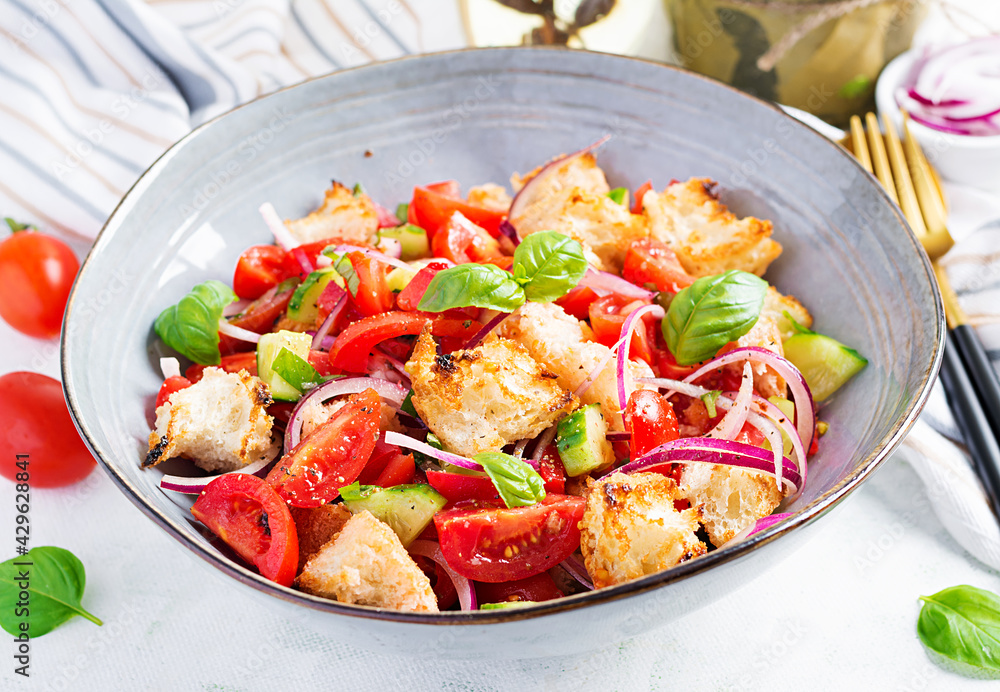 Tuscan Panzanella, traditional Italian salad with tomatoes and bread ... Tuscan Panzanella, traditional Italian salad with tomatoes and bread ...